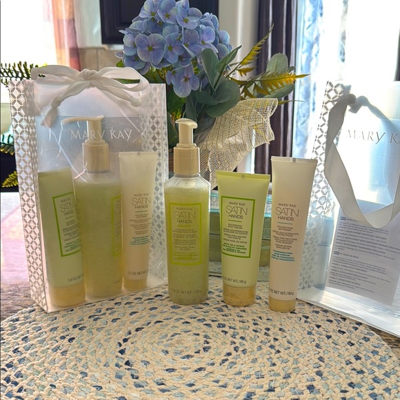 Mary Kay | Bath & Body | Mary Kay Satin Hands Pampering Set | Poshmark